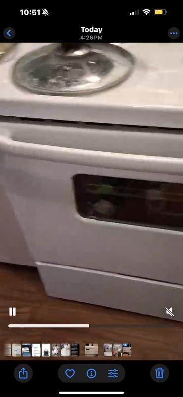 Hotpoint 30-in 4 Burners 5-cu ft Freestanding Electric Range (White ...
