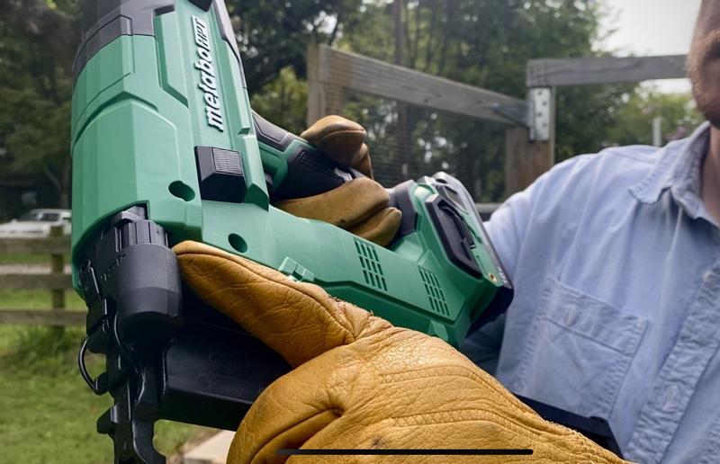 Metabo HPT MultiVolt 18-Gauge 1-1/2-in Narrow Crown Finish Stapler ...