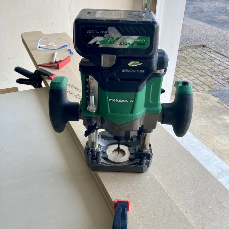 Metabo HPT MultiVolt 1/4-in and 1/2-in 2-HP Variable Brushless Plunge ...