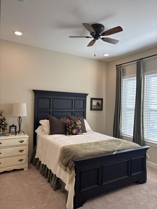 Hunter Low Profile 42-in Fresh White Indoor Flush Mount Ceiling Fan ...