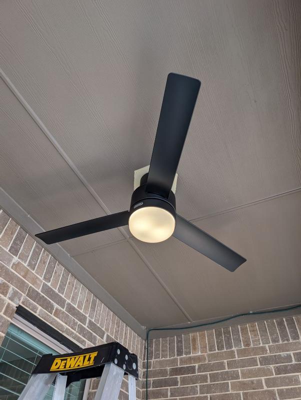 Hunter Gilmour 52-in Matte black LED Indoor/Outdoor Flush Mount Ceiling ...