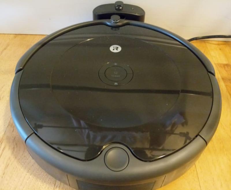 iRobot Roomba 694 Auto Charging Pet Robotic Vacuum R694020 at Lowes.com