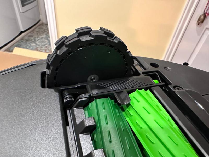 iRobot Roomba Combo j9+ Auto Charging Self Emptying Pet Robotic Vacuum ...