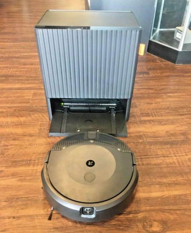 iRobot Auto Charging Self Emptying Pet Robotic Vacuum and Mop X085020 ...