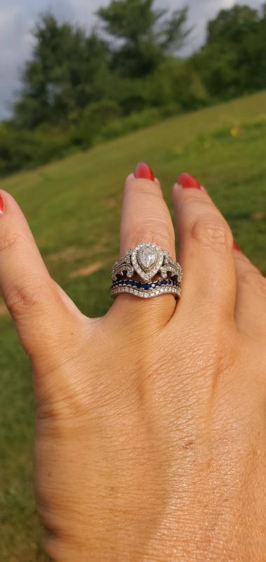 Previously Owned Vera Wang WISH Diamond/Sapphire Wedding Previously Owned Vera Wang WISH Diamond/Sapphire Wedding