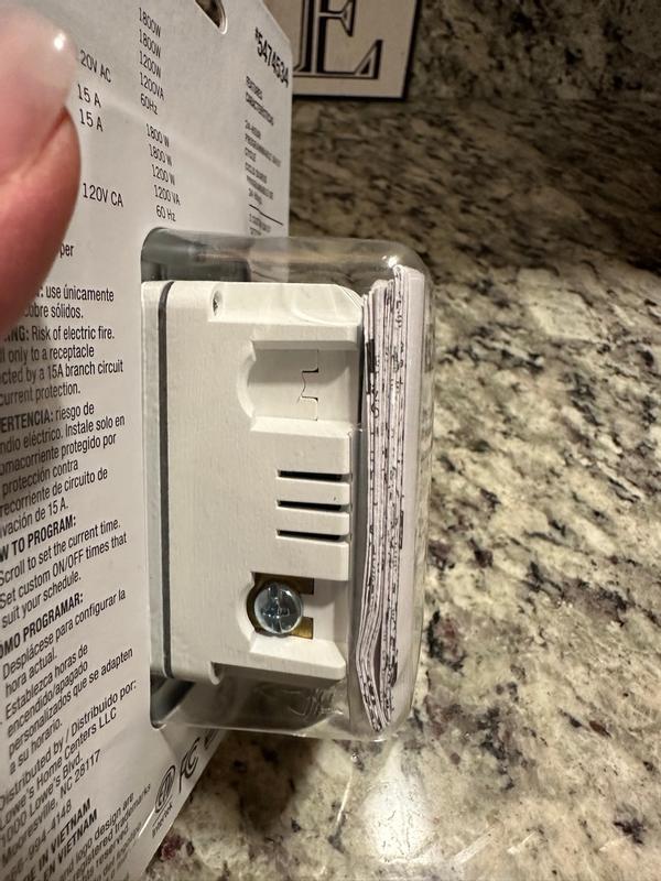 Utilitech 15 -Amps 120-volt Indoor Programmable Digital Lighting Timer ...