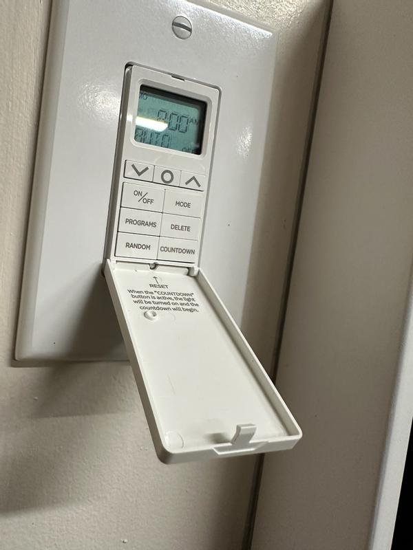 Utilitech 15 -Amps 120-volt Indoor Programmable Digital Lighting Timer ...