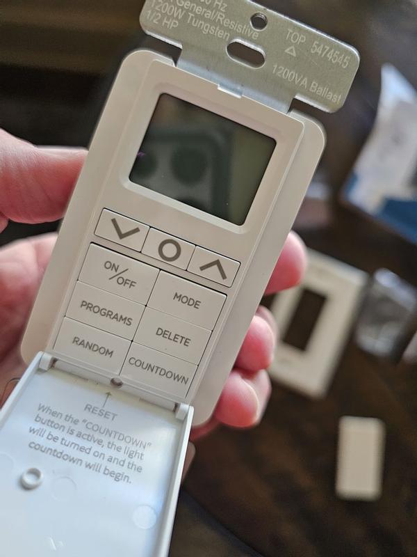 Utilitech 15 -Amps 120-volt Indoor Programmable Digital Lighting Timer ...