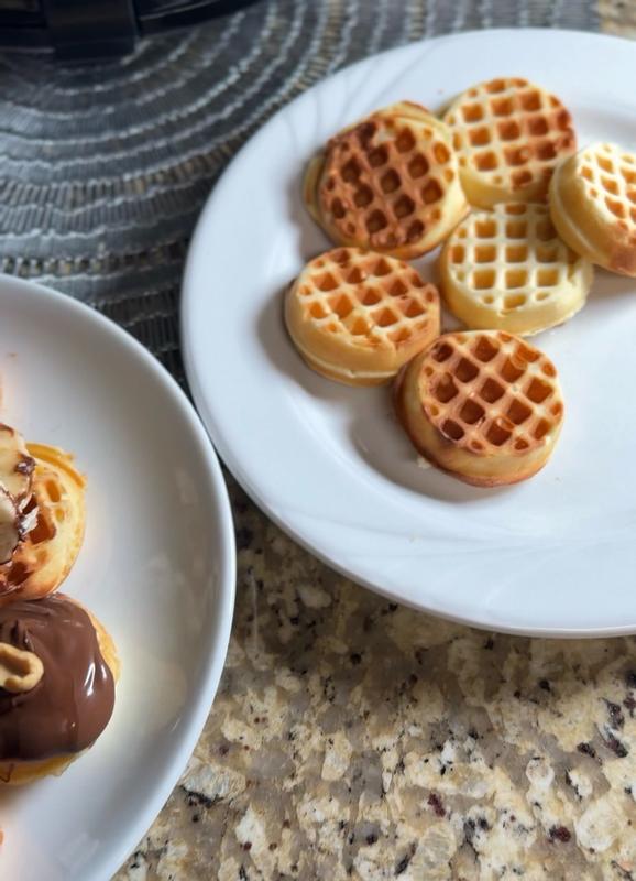 YASHE 750W Mini Waffle Maker Cooks 8 Waffles at Once in the Waffle ...