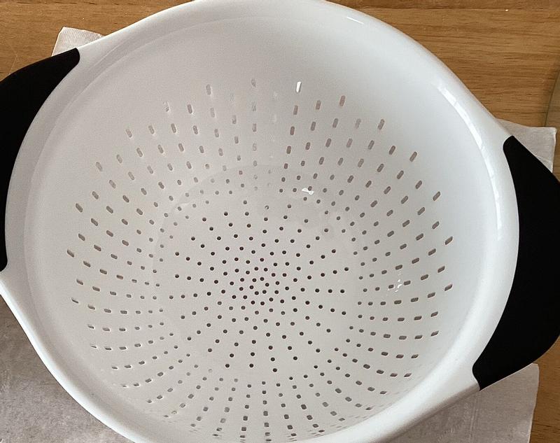 OXO Good Grips 3 Quart Plastic Colander for Effortless Drainage and ...
