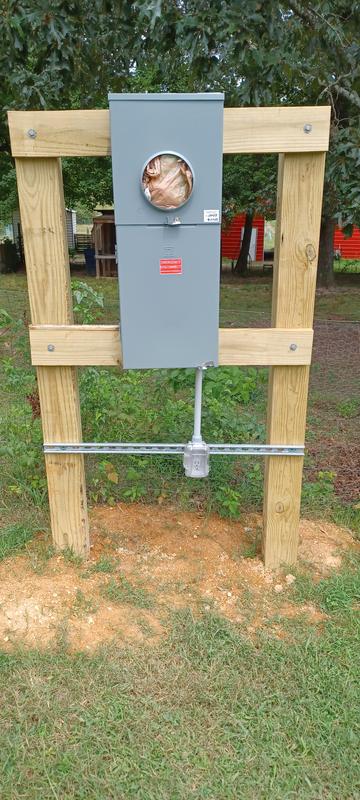 Square D 200-Amp 8-Spaces 16-Circuit Outdoor Main Breaker Meter Combo ...