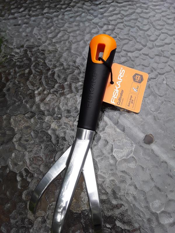 Fiskars 6-in Steel Hand Tiller 370720-4002 at Lowes.com