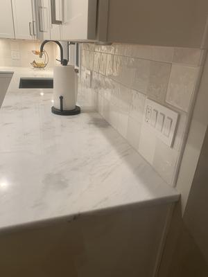 Bedrosians Cloe Creme 5-in x 5-in Glossy Ceramic Wall Tile (10.83-sq ...