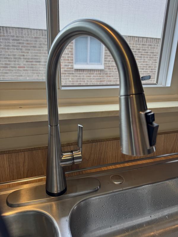 Delta Kylo Chrome Single Handle Deck-mount Touchless Pull-down Kitchen ...