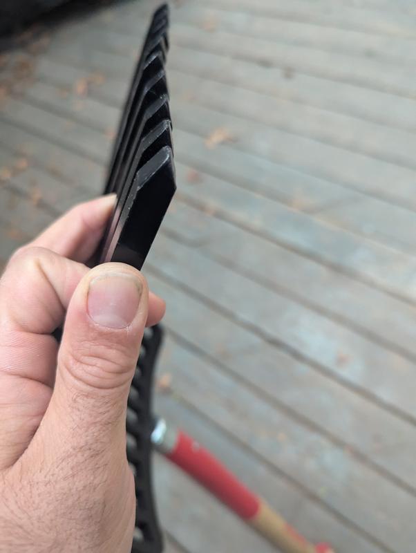 Razor-Back 30-in L Wood-Handle Steel Mulch Fork 76107 at Lowes.com