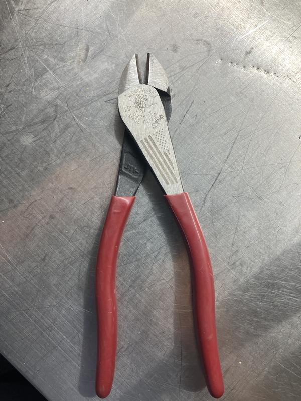 Klein Tools Diagonal cutting pliers 7-in Diagonal Cutting Pliers D2287 ...