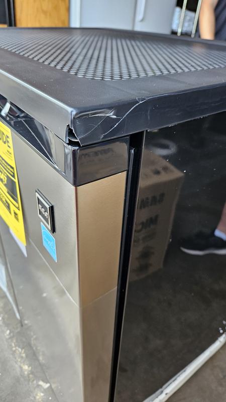 5.5-cu ft Mini Fridge with Freezer ( Black Cabinet with Silver Doors ...