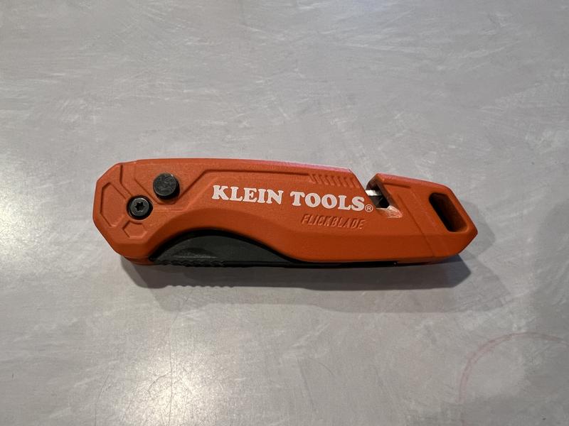 Klein Tools Flickblade 3/4-in 6-Blade Folding Utility Knife with On ...