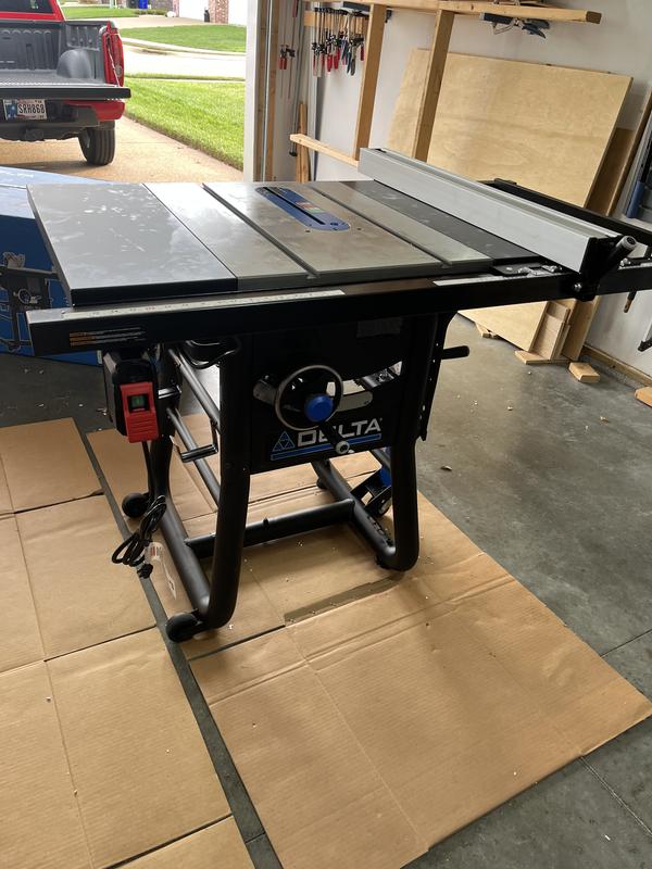DELTA Contractor saws 10-in 15-Amp 120-Volt Corded Contractor Table Saw ...