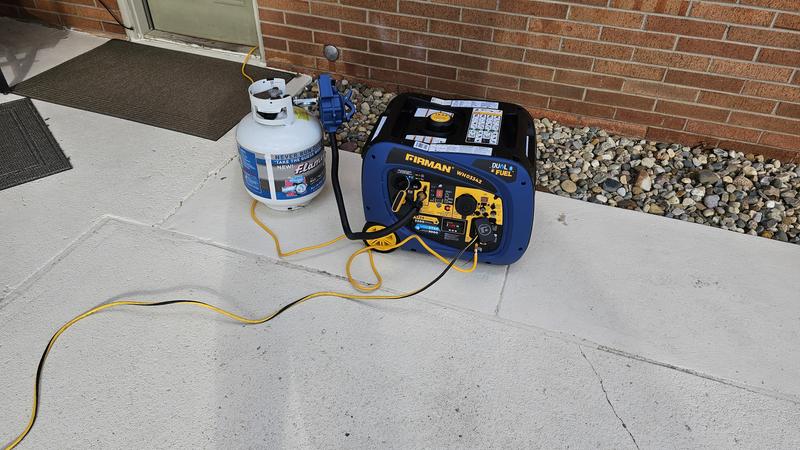 Shop Firman Whisper 4125-Watt Dual Fuel (Gasoline/Propane) Inverter ...
