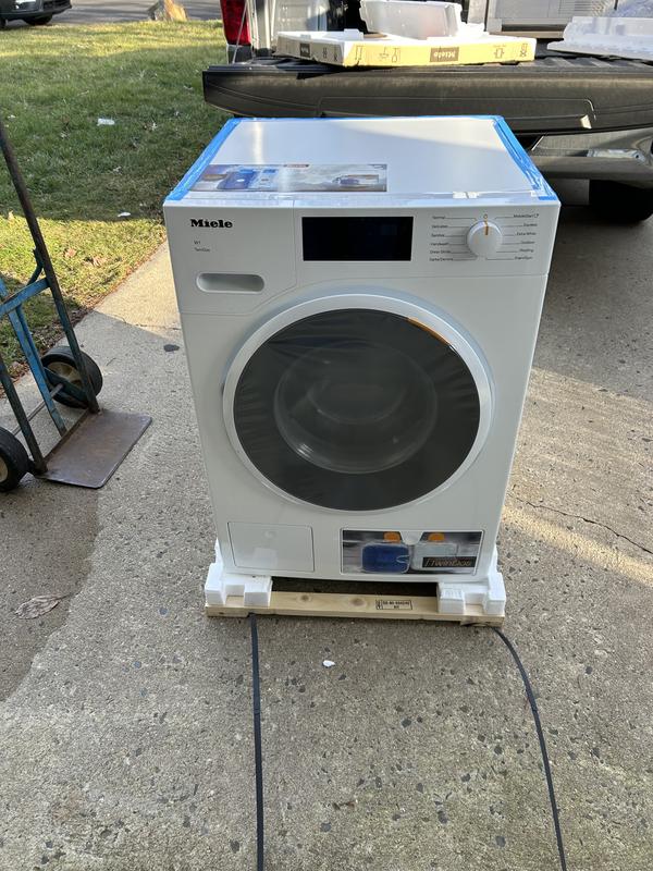 Miele W1 Series TwinDos 2.26-cu ft High Efficiency Stackable Steam ...