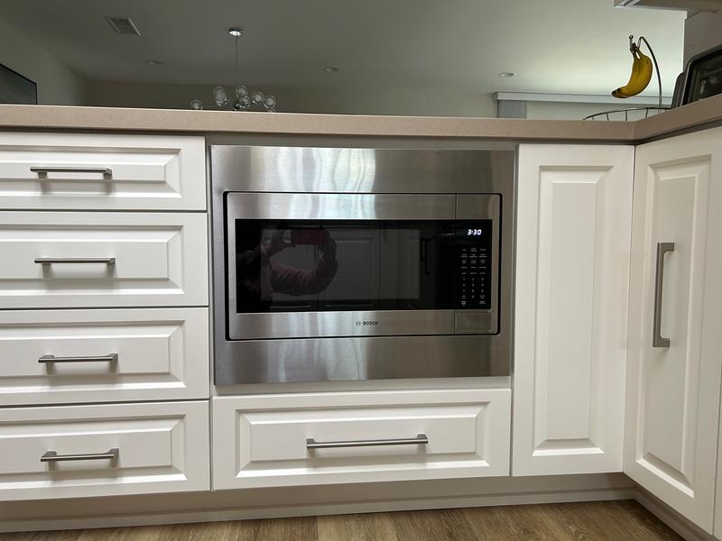 Bosch 300 Series 2.1-cu ft 1000-Watt 24.37-in Built-In Microwave ...
