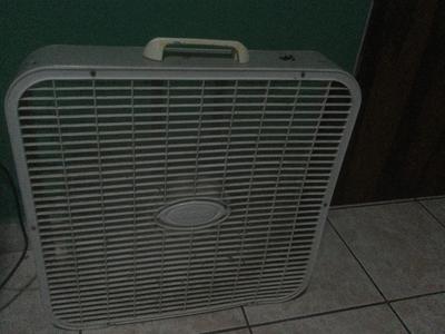 Lasko 20-in 120-Volt 3-Speed Indoor White Box Fan (Battery and Charger ...