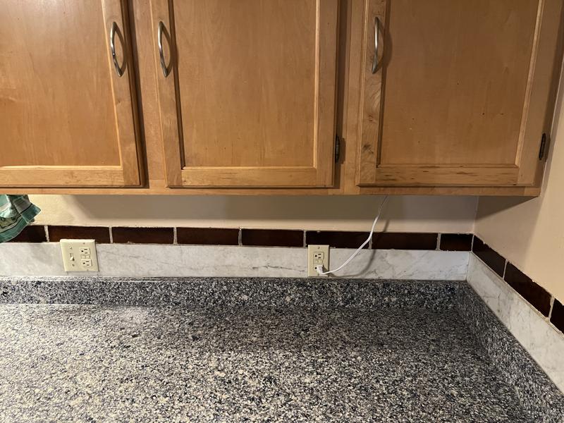 Utilitech Puck Light 3-Pack 2.75 Plug LED Under Cabinet Light Bar Light ...