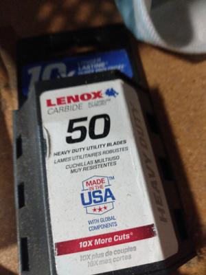 LENOX Carbide Grit 3/4-in Utility Razor Blade(50-Pack) LXHT11800L at ...