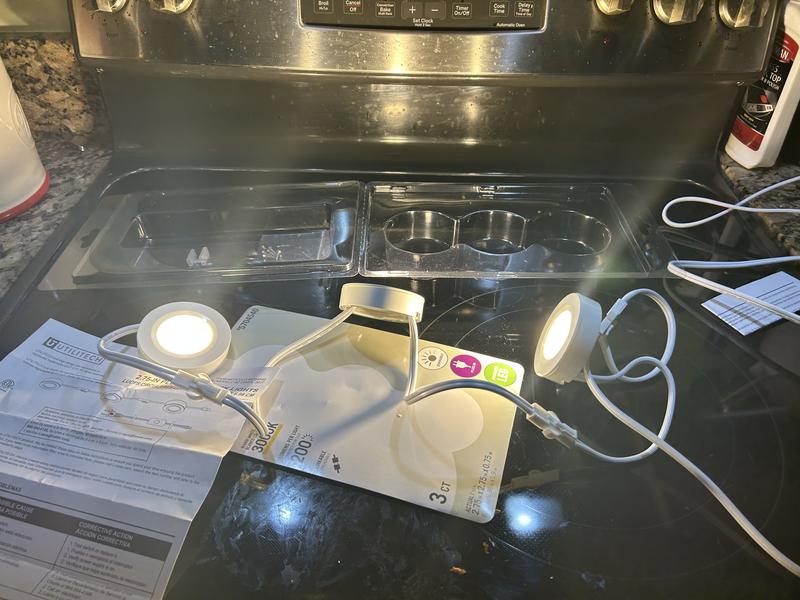 Utilitech Puck Light 3-Pack 2.75 Plug LED Under Cabinet Light Bar Light ...