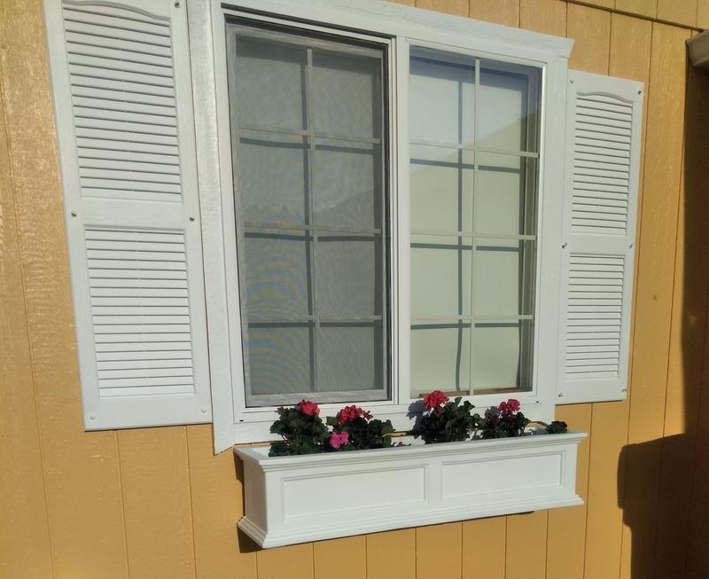 Mayne Rectangle 11-in W Large White Resin Outdoor Window Box With ...