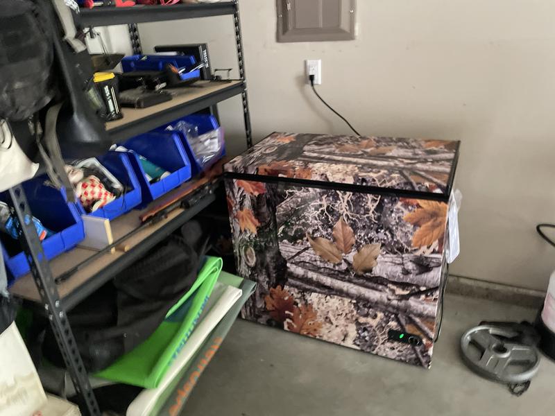 Highland 5-cu ft Manual Defrost Chest Freezer (Black/Camo Sticker) BD ...