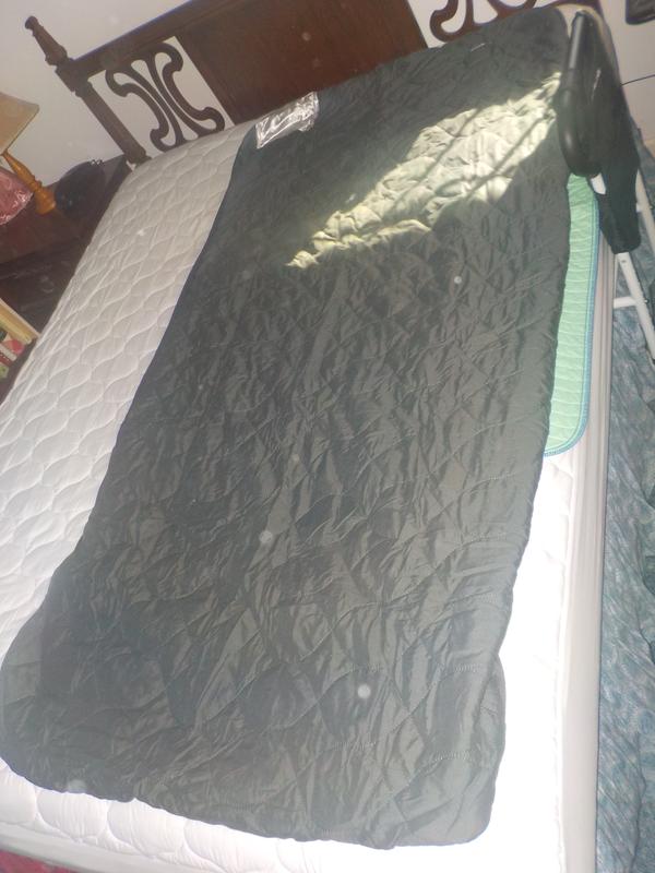 JEAREY 16-in D Polyester Twin Hypoallergenic Mattress pad in the ...