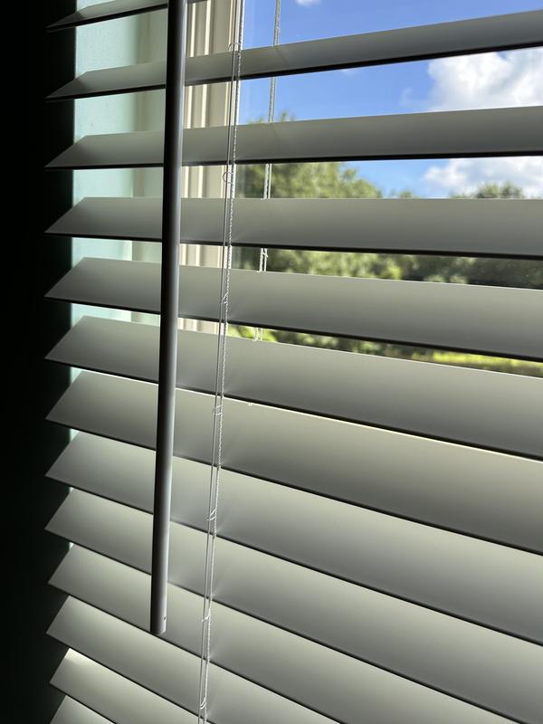 LEVOLOR Basics 2-in Slat Width 35-in x 48-in Cordless White Faux Wood ...