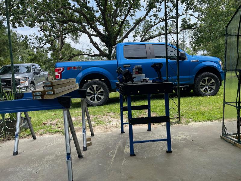 Kobalt 34.25-in L x 32-in H Black/Blue Plastic Portable Work Bench ...