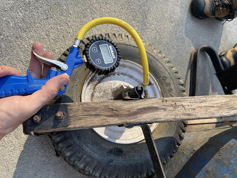 Kobalt Inflator Gun SGY-AIR46TZ at Lowes.com