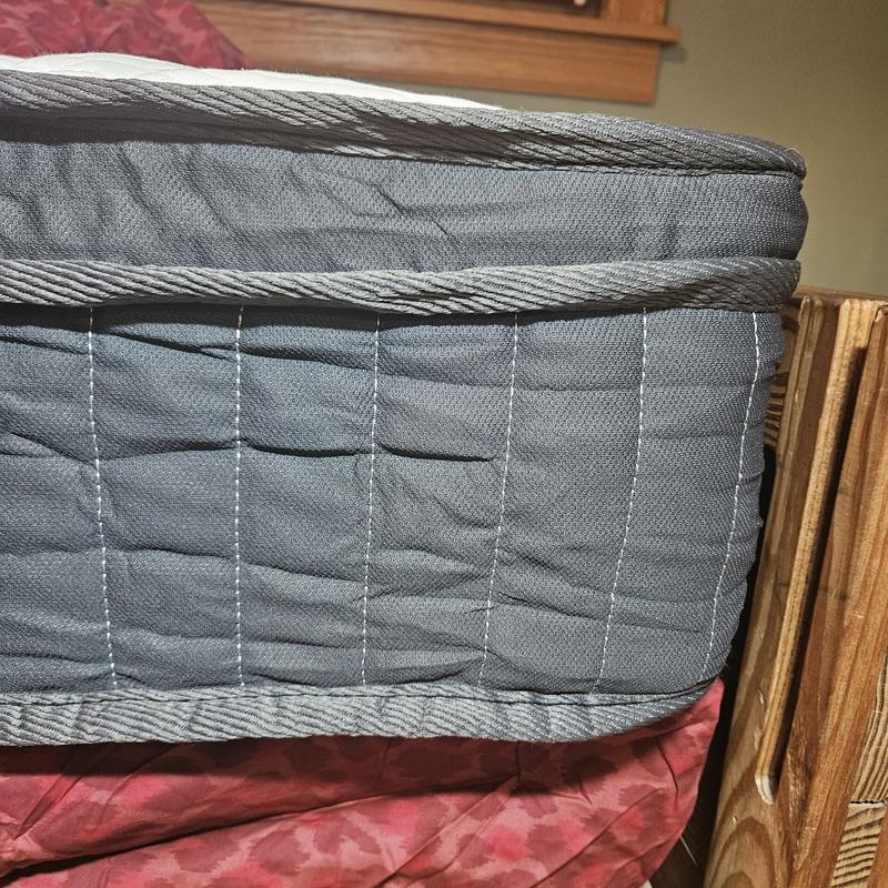 Ifluous 10-in Medium Full Hybrid Memory Foam/Coil Blend Mattress in a ...