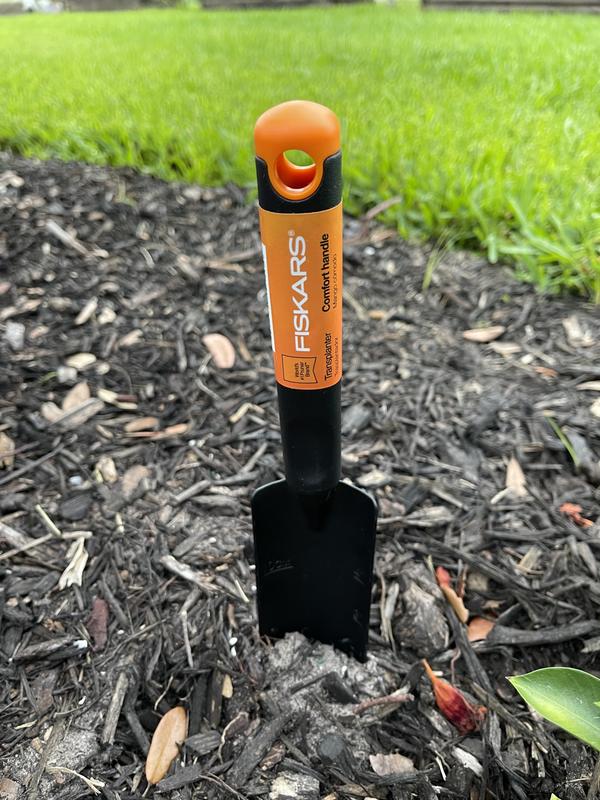 Fiskars 6-in Steel Hand Transplanter 373630-4001 at Lowes.com