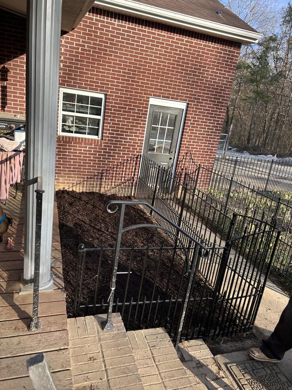 Shop YARDLINK No Dig Grand Empire 50-ft Sectional Steel Fencing Kit at ...