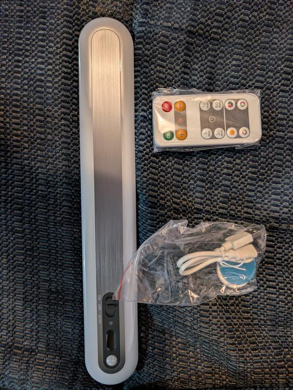 Utilitech LED 12-in Rechargeable Battery LED Under Cabinet Light Bar ...