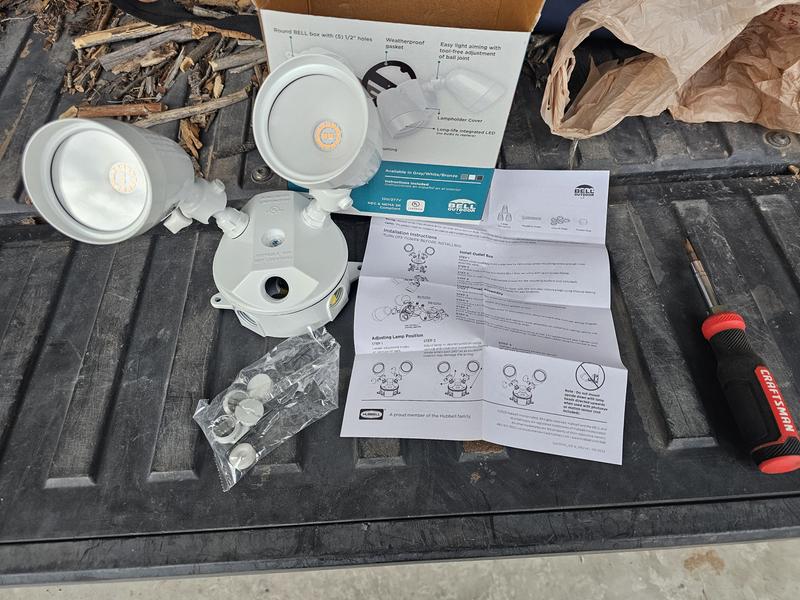 Hubbell Bell 250-Watt EQ LED White 2-Head Switch-Controlled Flood Light ...