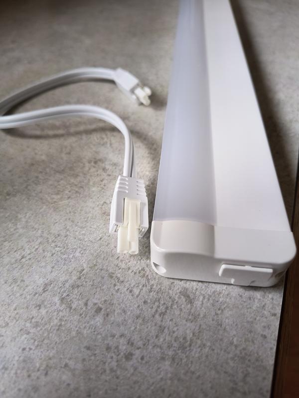Utilitech 24-in Plug-in LED Under Cabinet Light Bar Light UC1419-CCT ...