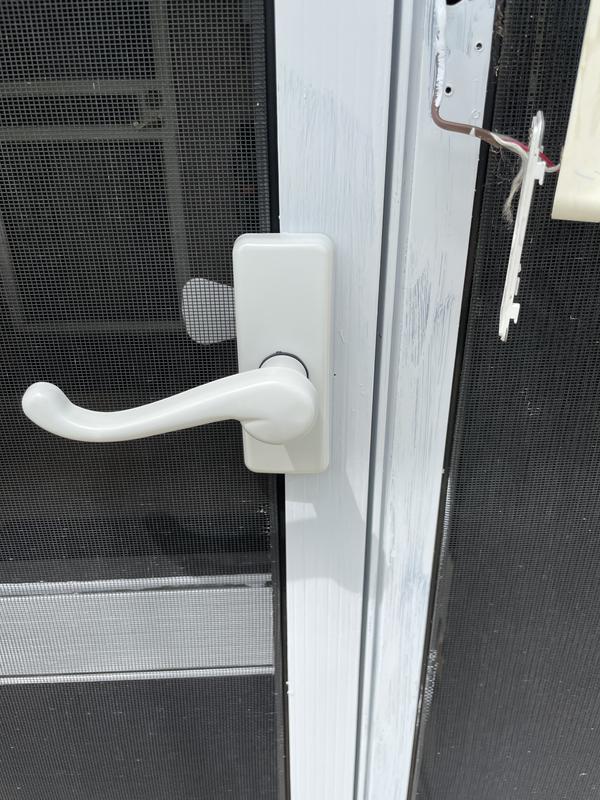 LARSON White Screen/Storm Door Replacement Handleset CH3010301 at Lowes.com