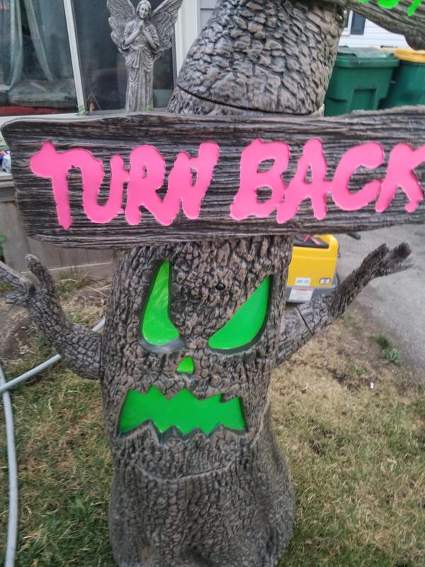 Haunted Living 7.0-ft Freestanding Screeching Lighted Tree Animatronic ...