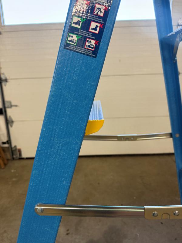 Werner FS100CZ 4-ft ( 8-ft Reach Height ) Fiberglass Type 1 - 250 lbs ...