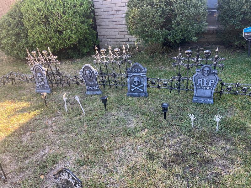Haunted Living 1.5-ft Beware/RIP Tombstone Yard Decoration (2-pack ...