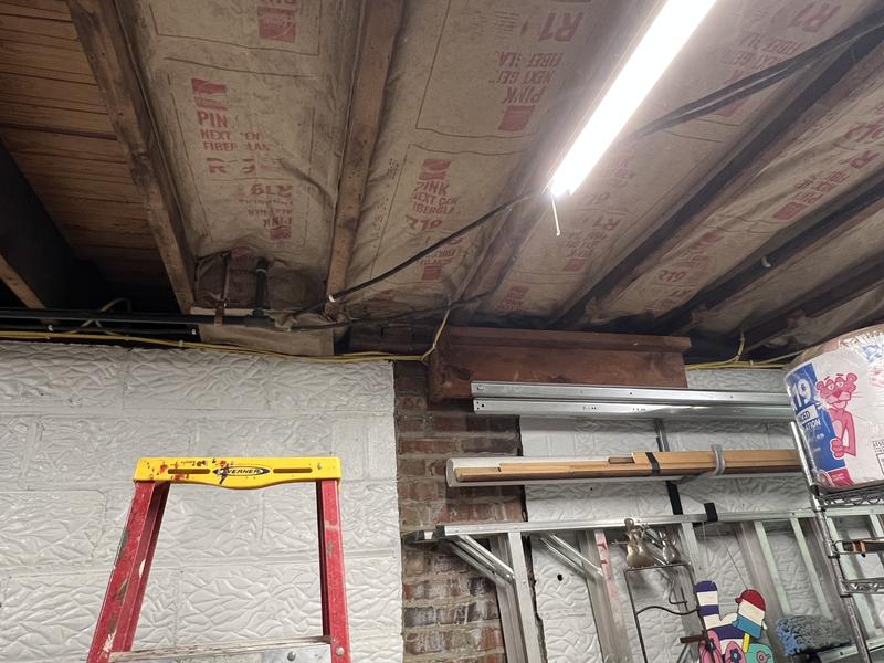 Owens Corning R- 19 Unfaced Fiberglass Roll Insulation 48.96-sq ft ( 15 ...