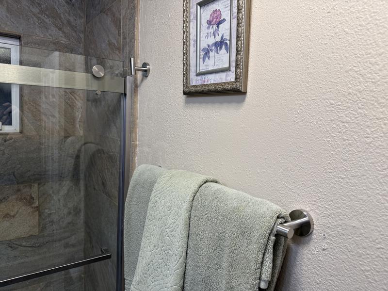 BWE 5-Piece Bath Hardware Set Brushed Gold Decorative Bathroom Hardware ...