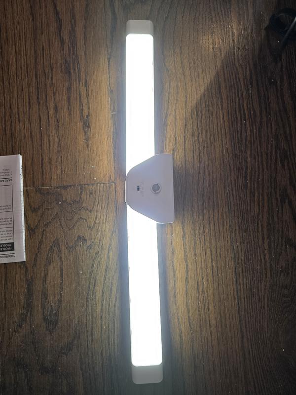 Utilitech 18-in Rechargeable USB plug-in LED Under Cabinet Light Bar ...