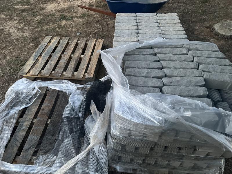 Oldcastle Chiseledge 10-in L x 4-in W x 3-in H Gray Concrete Straight ...